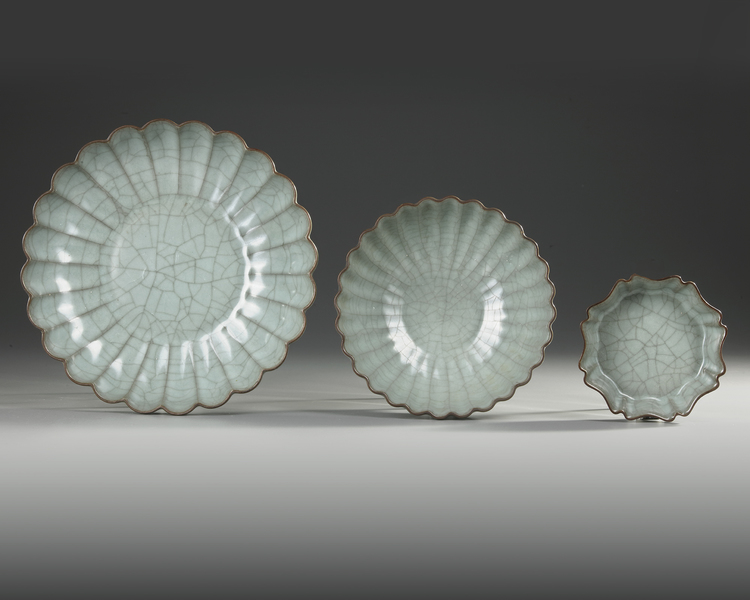THREE CHINESE GUAN-TYPE WARES, QING DYNASTY (1644-1912)