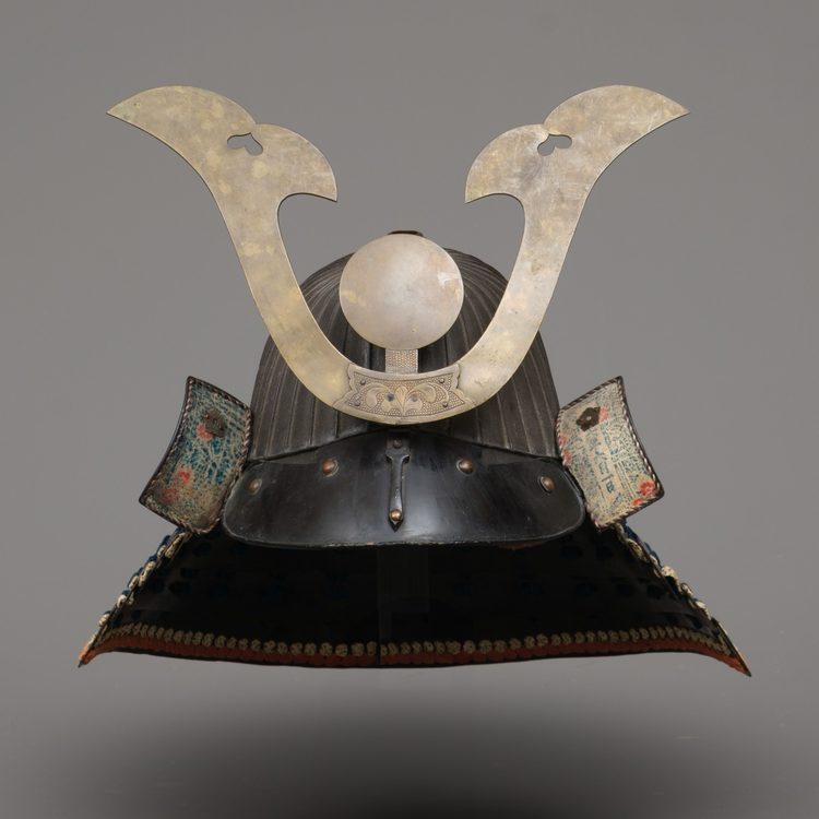 A JAPANESE SUJI’BACHI KABUTO WITH BRONZE MAEDATE, SECOND HALF 19TH CENTURY