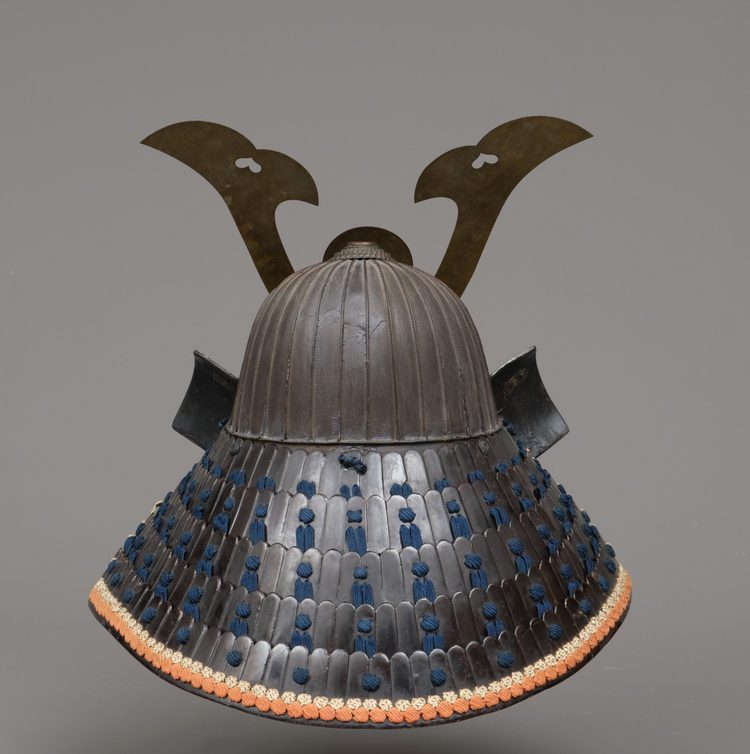 A JAPANESE SUJI’BACHI KABUTO WITH BRONZE MAEDATE, SECOND HALF 19TH CENTURY