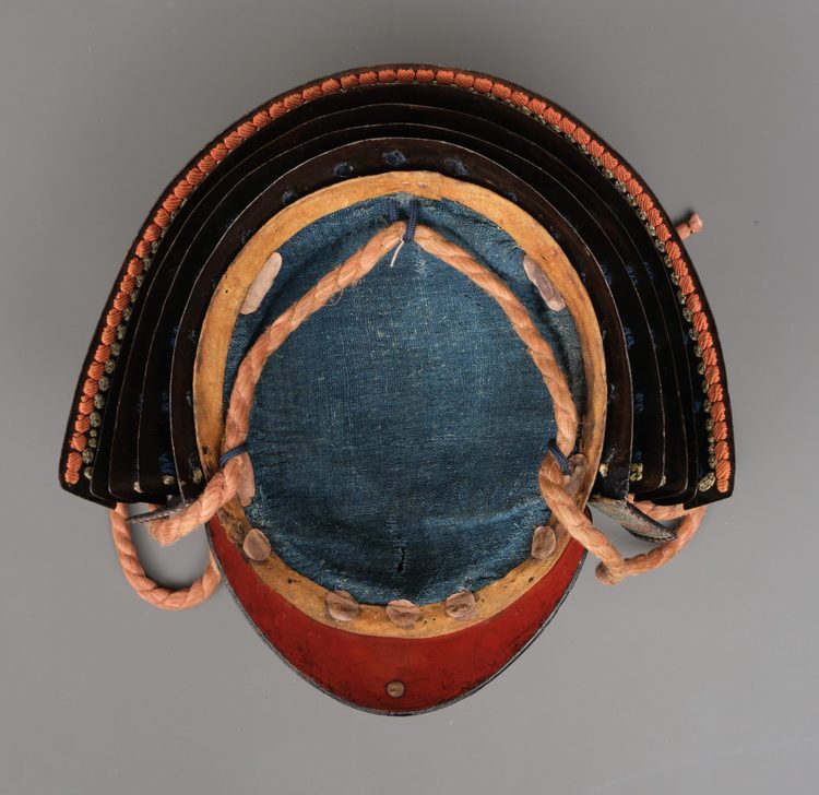 A JAPANESE SUJI’BACHI KABUTO WITH BRONZE MAEDATE, SECOND HALF 19TH CENTURY