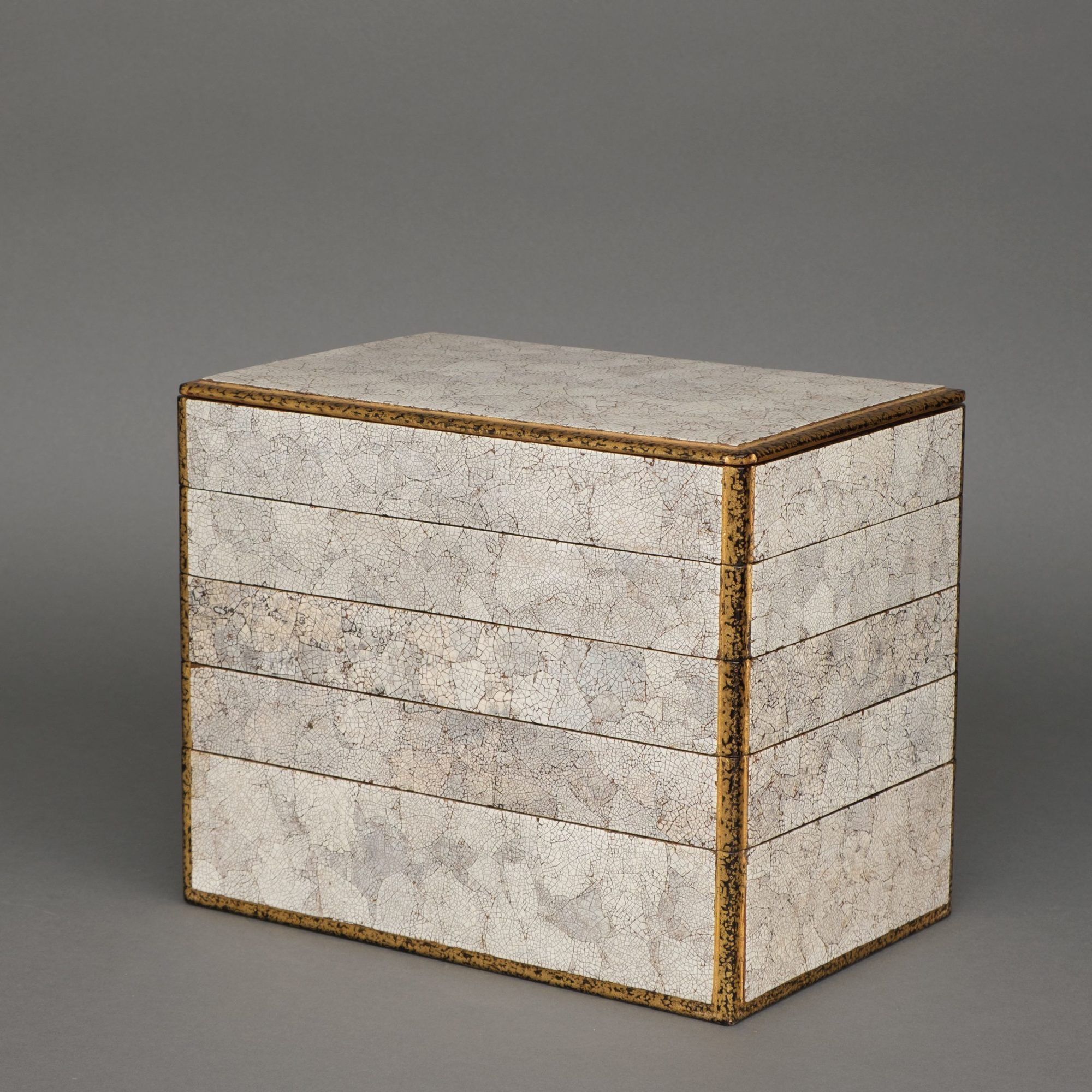 AN EGGSHELL CRACKLE LACQUER JÛBAKO 重箱