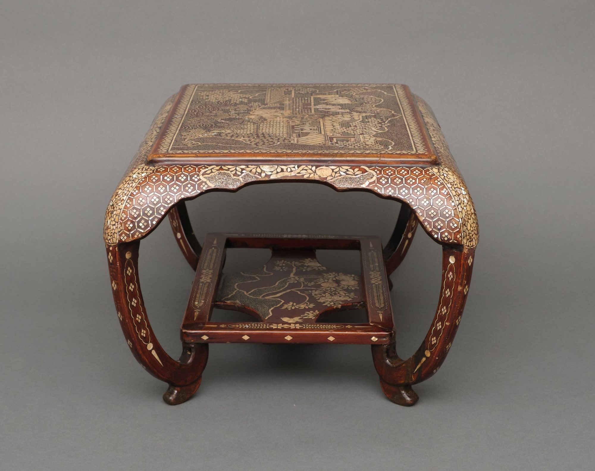 A LOW DISPLAY STAND