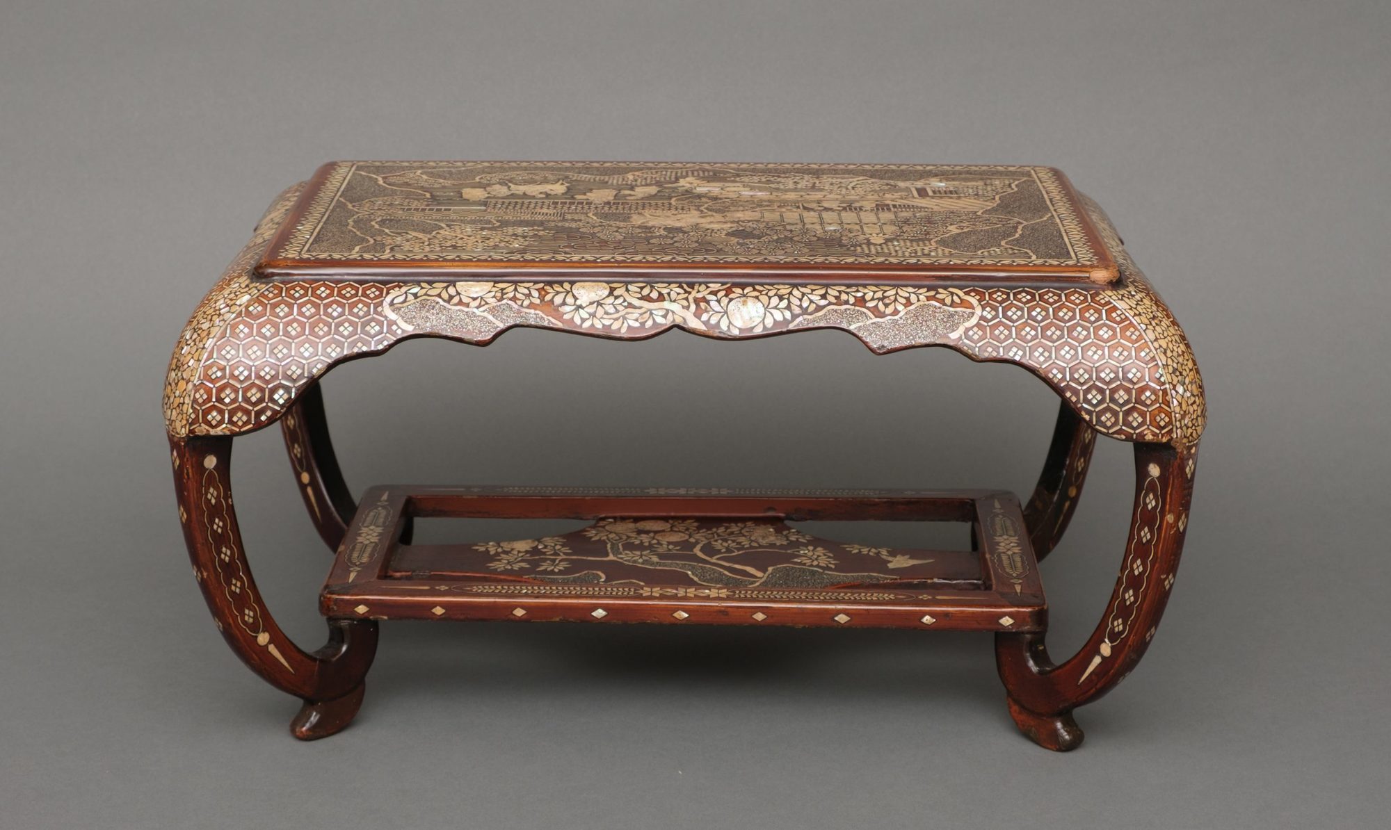 A LOW DISPLAY STAND