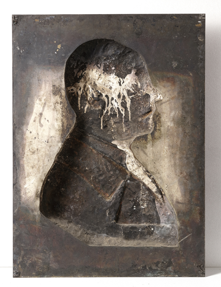 A METAL HIGH-RELIEF PLATE OF KING GEORGE V (GEORGE FRIEDRICH KARL ERNST ...