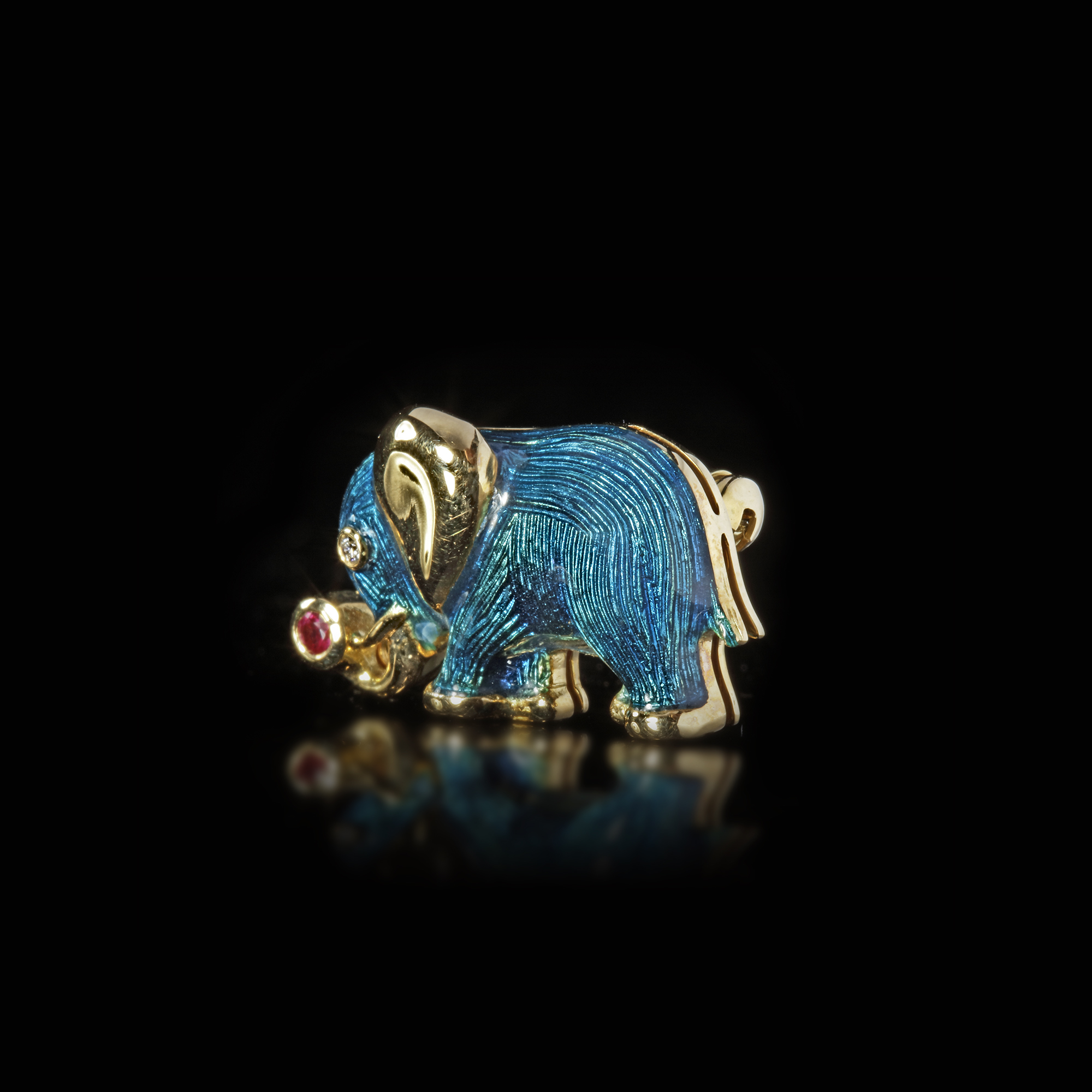 A FABERGE BROCHE, GOLD, RUBY DIAMOND, LIMITED EDITION