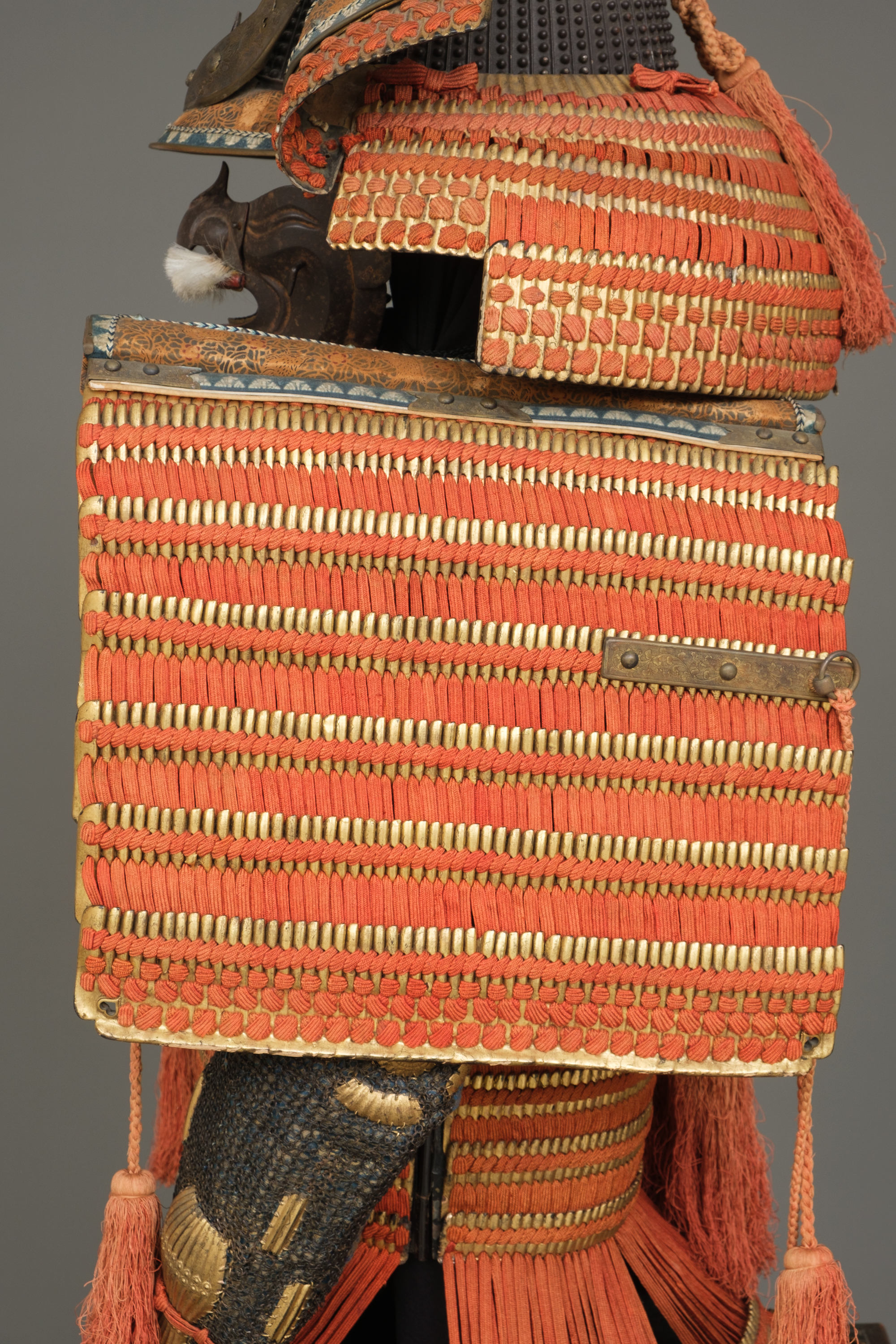A GOLD LACQUER JAPANESE SUIT OF ARMOUR (YOROI), LATE EDO PERIOD