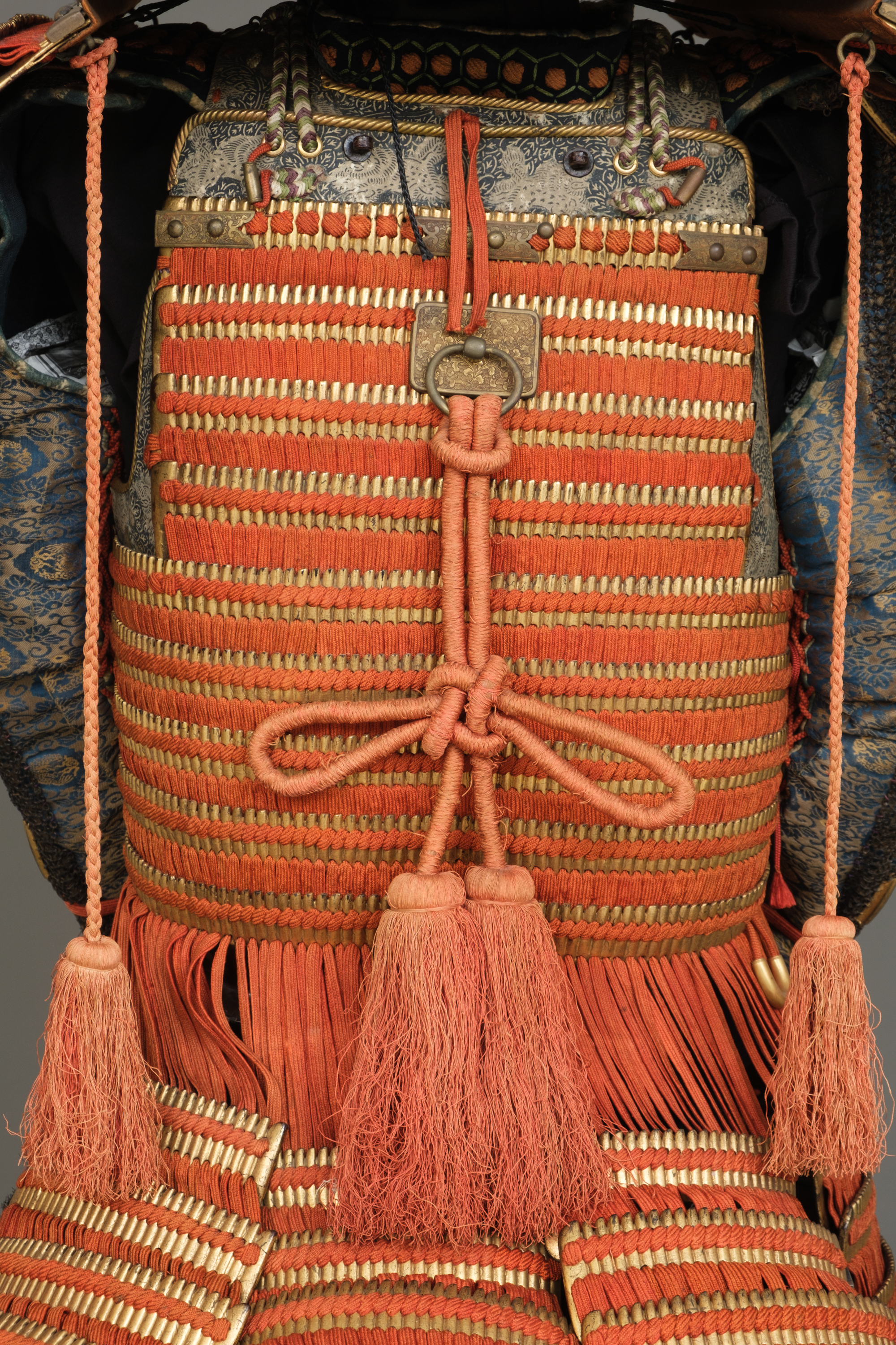A GOLD LACQUER JAPANESE SUIT OF ARMOUR (YOROI), LATE EDO PERIOD