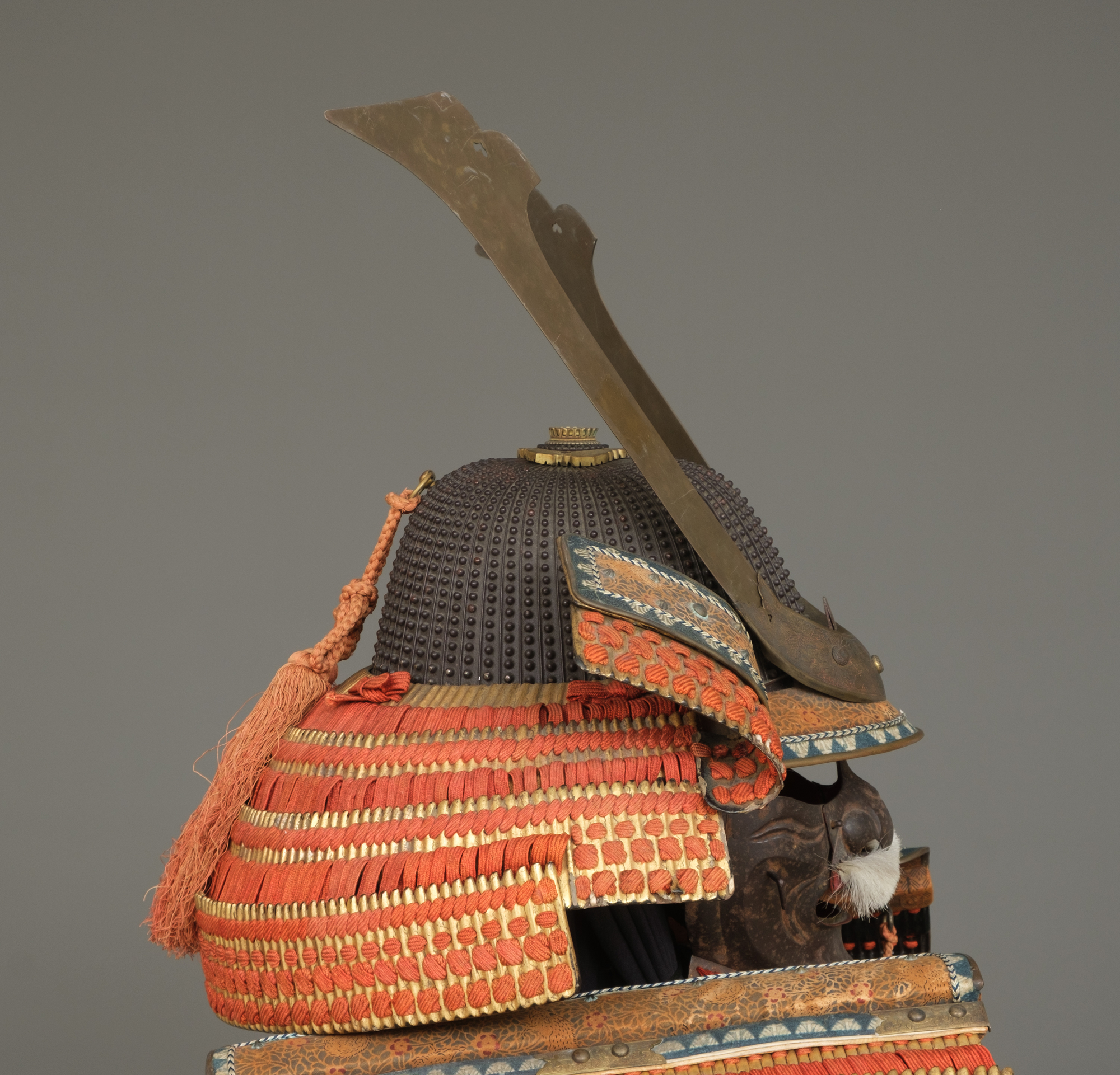 A GOLD LACQUER JAPANESE SUIT OF ARMOUR (YOROI), LATE EDO PERIOD