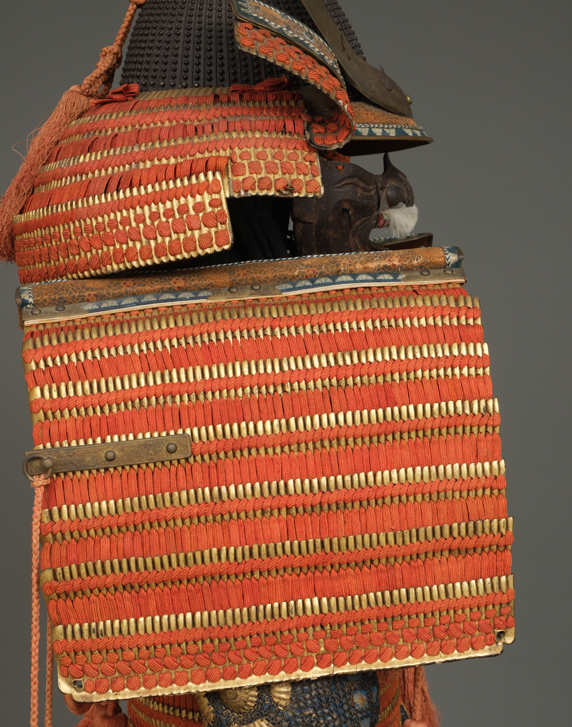 A GOLD LACQUER JAPANESE SUIT OF ARMOUR (YOROI), LATE EDO PERIOD