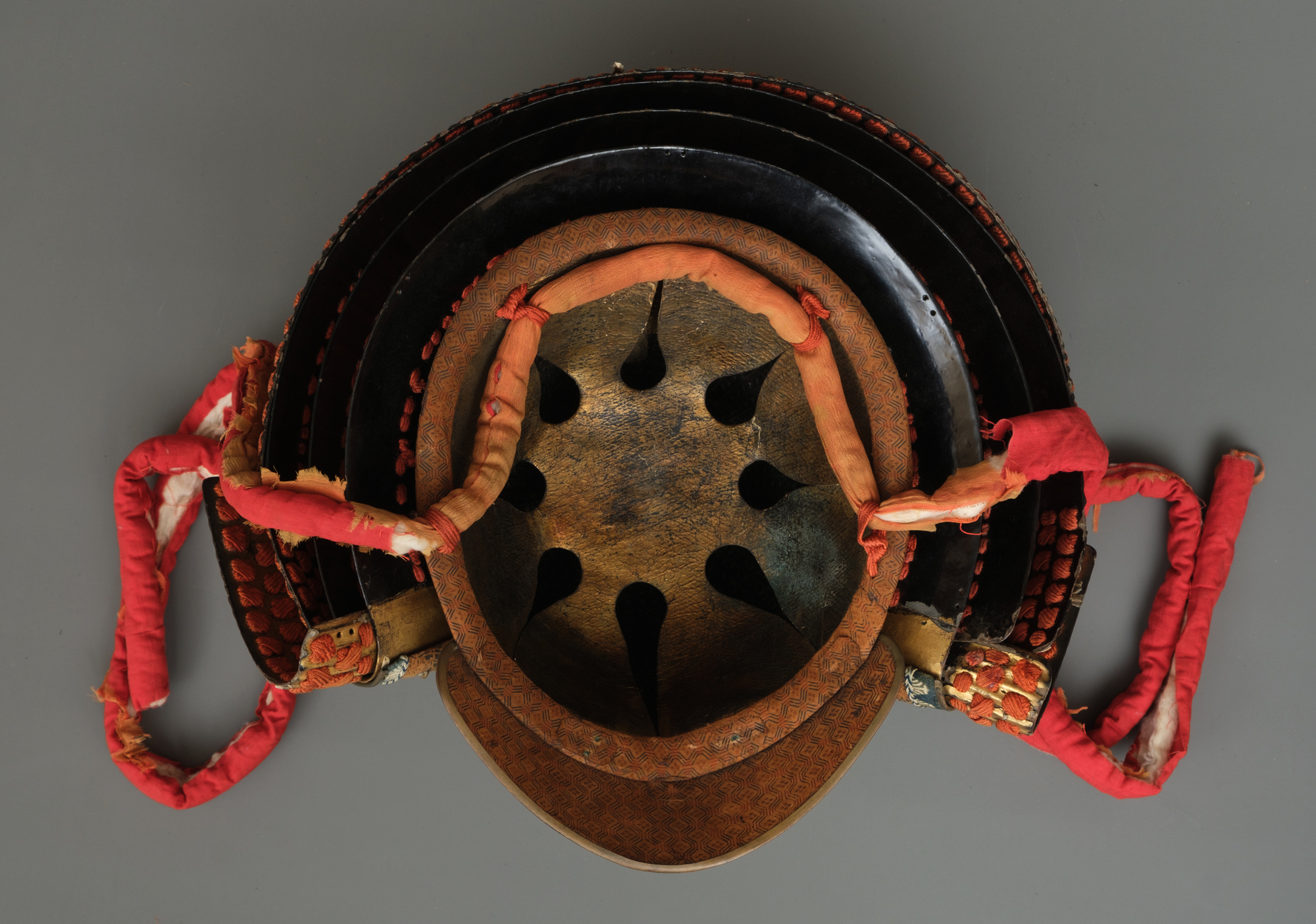 A GOLD LACQUER JAPANESE SUIT OF ARMOUR (YOROI), LATE EDO PERIOD