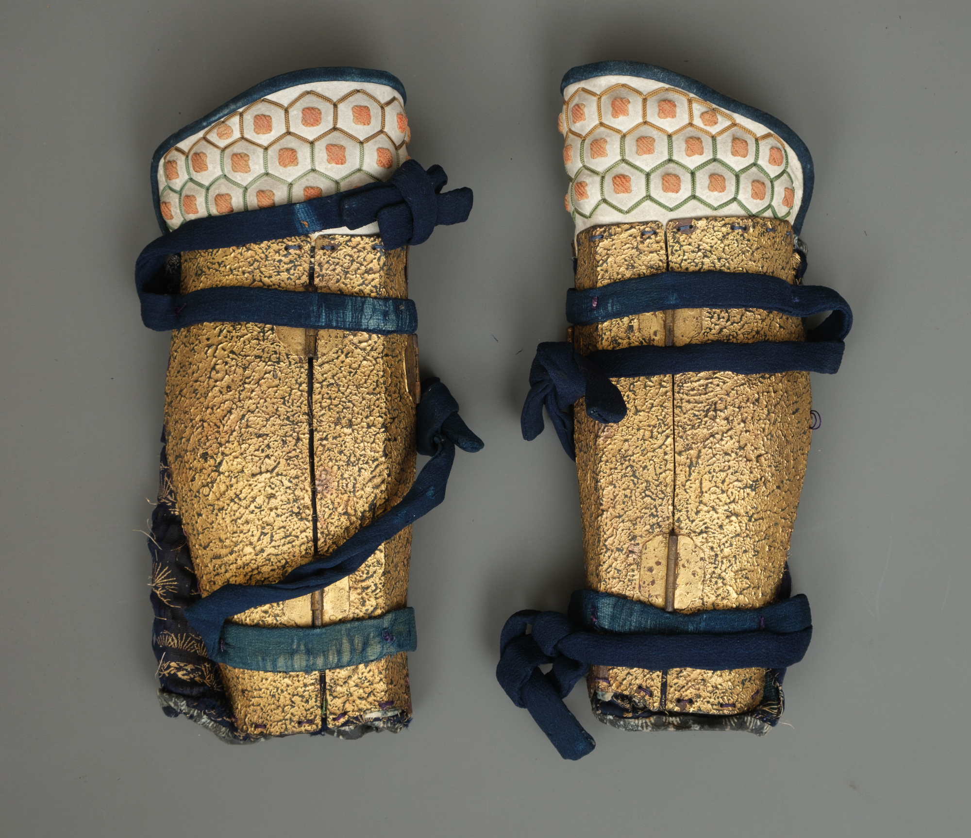 A GOLD LACQUER JAPANESE SUIT OF ARMOUR (YOROI), LATE EDO PERIOD
