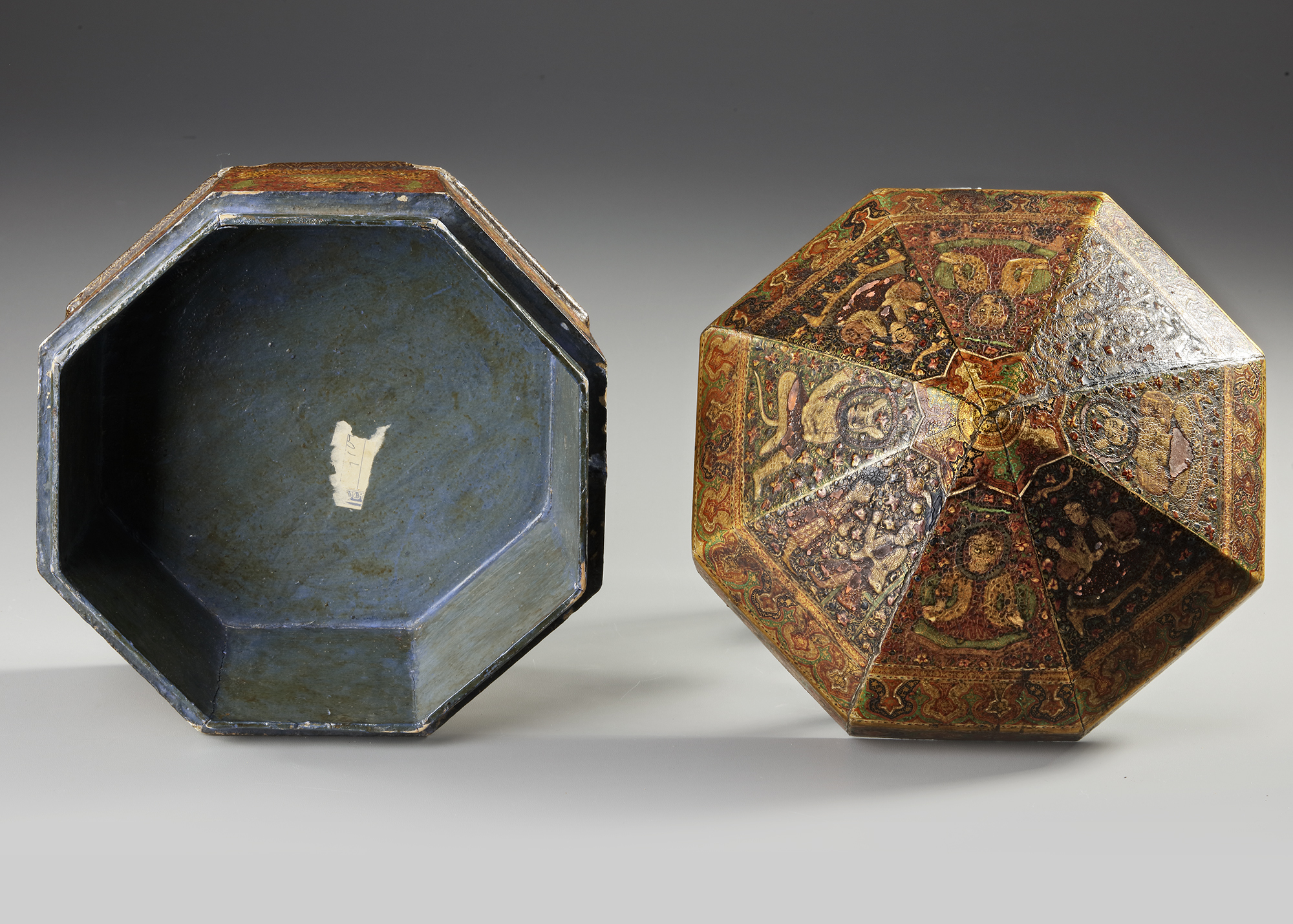 A KASHMIR OCTAGONAL LACQUER BOX WITH COURT SCENES, LATE 18TH CENTURY