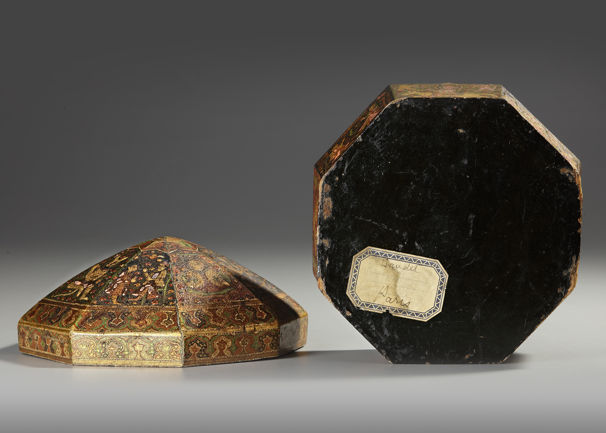 A KASHMIR OCTAGONAL LACQUER BOX WITH COURT SCENES, LATE 18TH CENTURY
