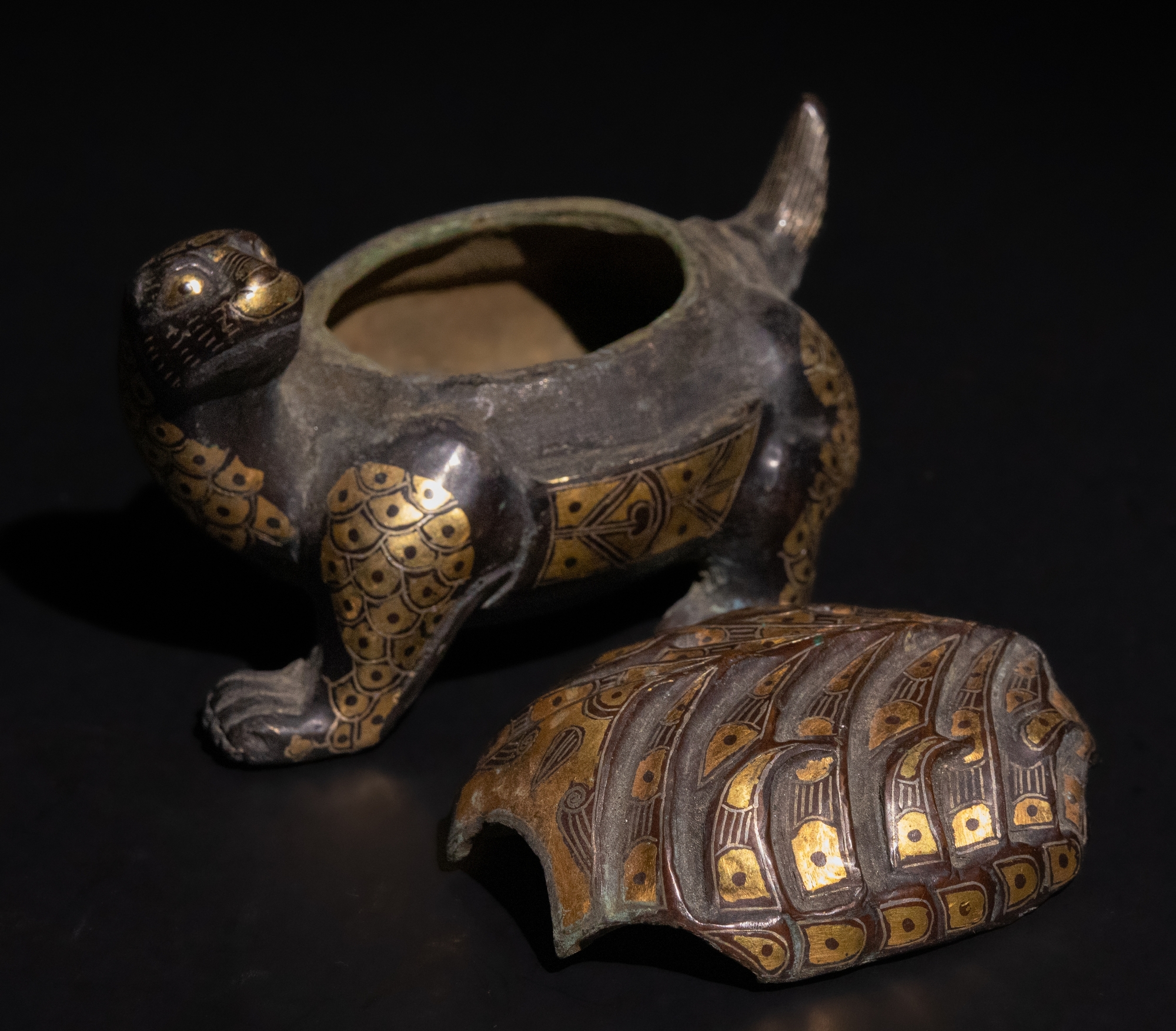 A CHINESE BRONZE TORTOISE CONTAINER