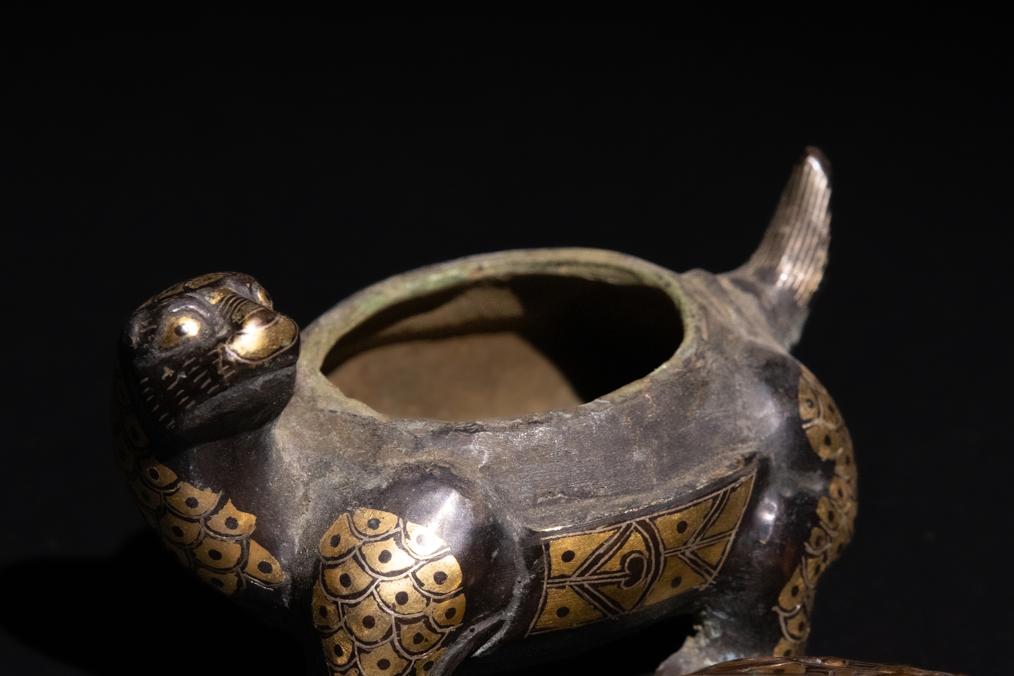 A CHINESE BRONZE TORTOISE CONTAINER