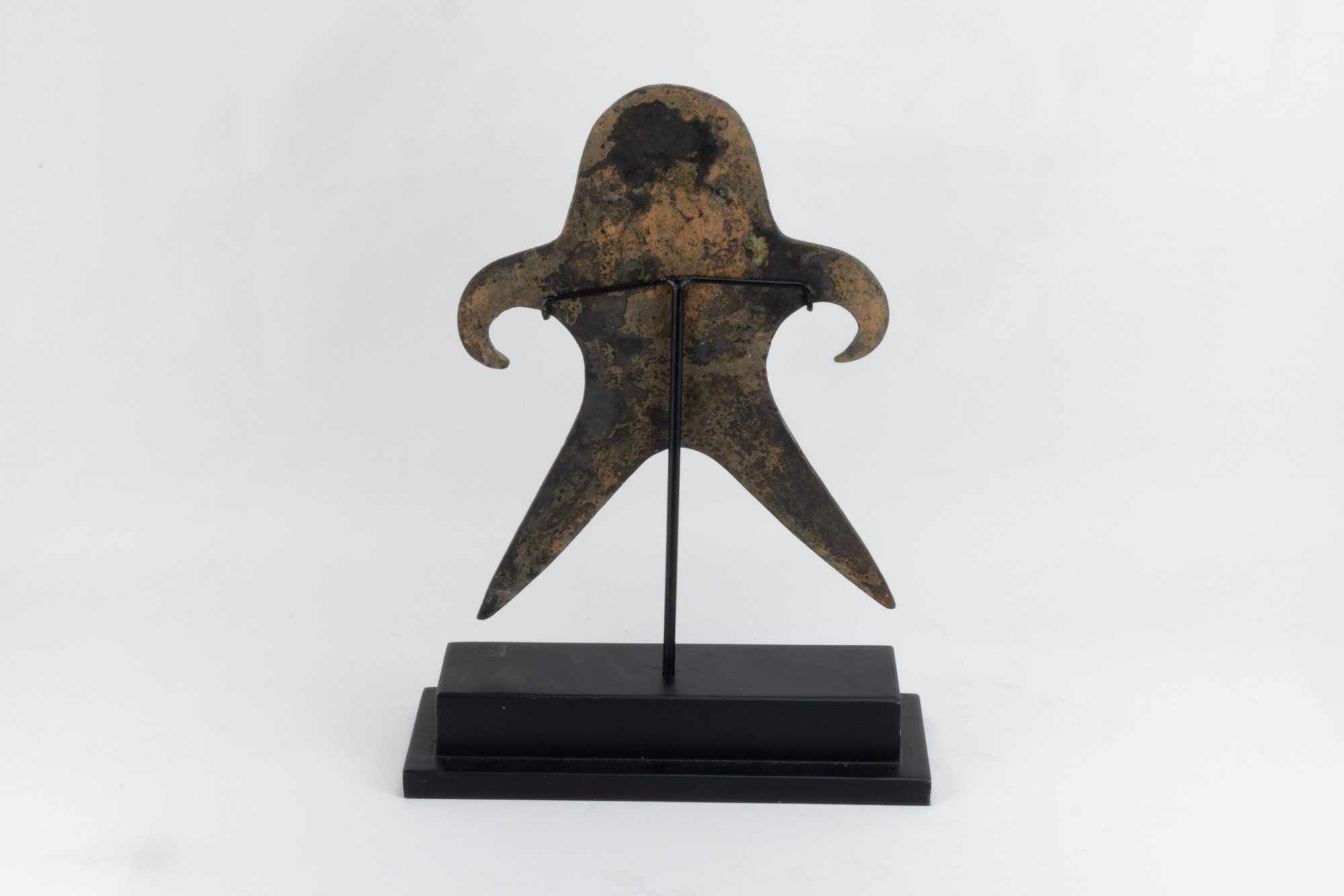 AN INDIAN BRONZE ANTHROPOMORPHIC IDOL, 1500 BC - 1300 BC