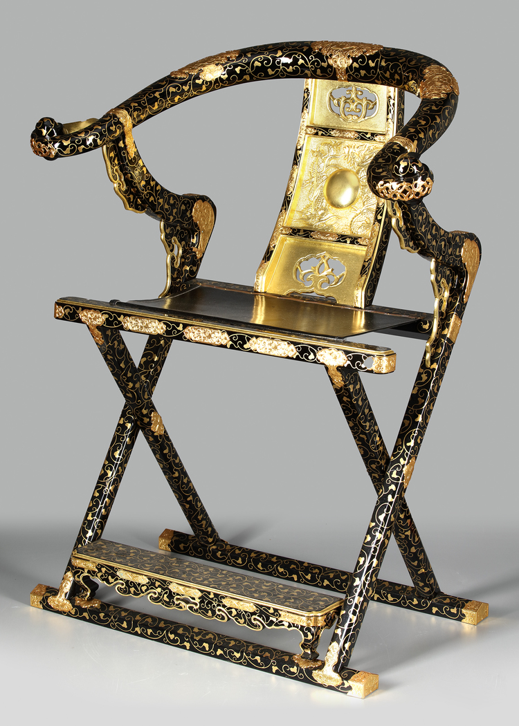 A BLACK LACQUERED JAPANESE FOLDABLE TEMPLE CHAIR WITH FLORAL MOTIFS ...