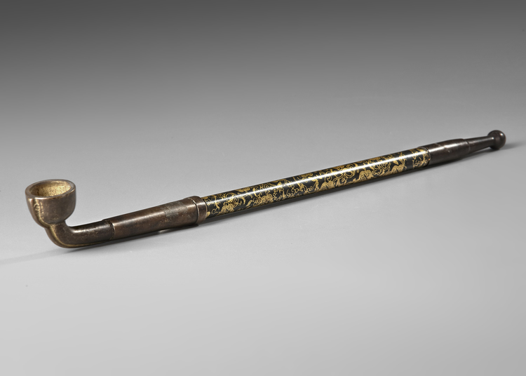 VERY LONG EXTENDABLE BRONZE KISERU PIPE WITH INTRICATE GOLD DECORATION ...