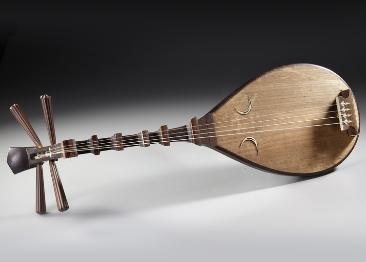 A JAPANESE BIWA TRADITIONAL LUTE INSTRUMENT, EARLY 20TH CENTURY