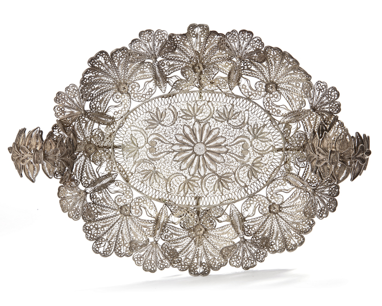 AN INDIAN SILVER FILIGREE TRAY, 19TH CENTURY