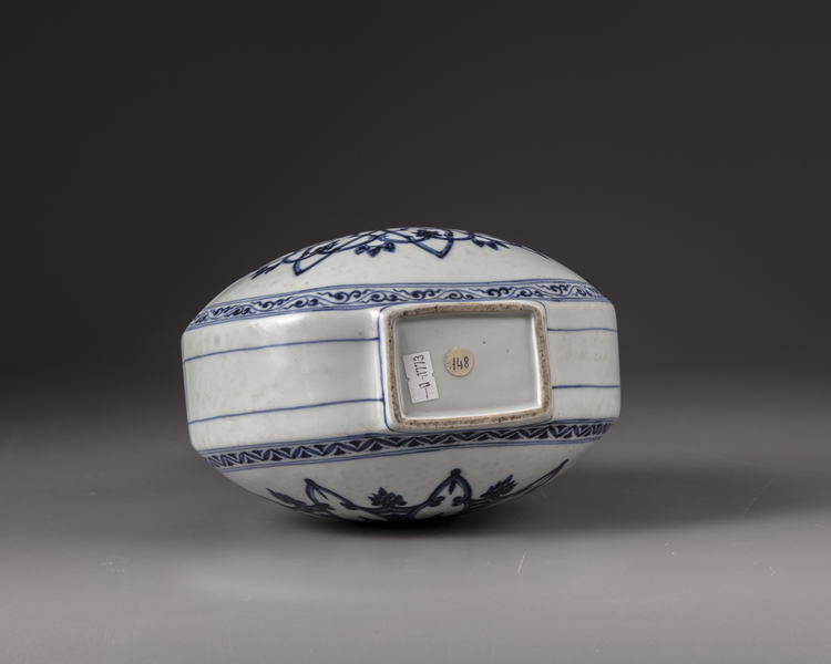 A Ming-style blue and white moon-flask