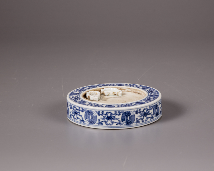 A Chinese blue and white circular inkstone