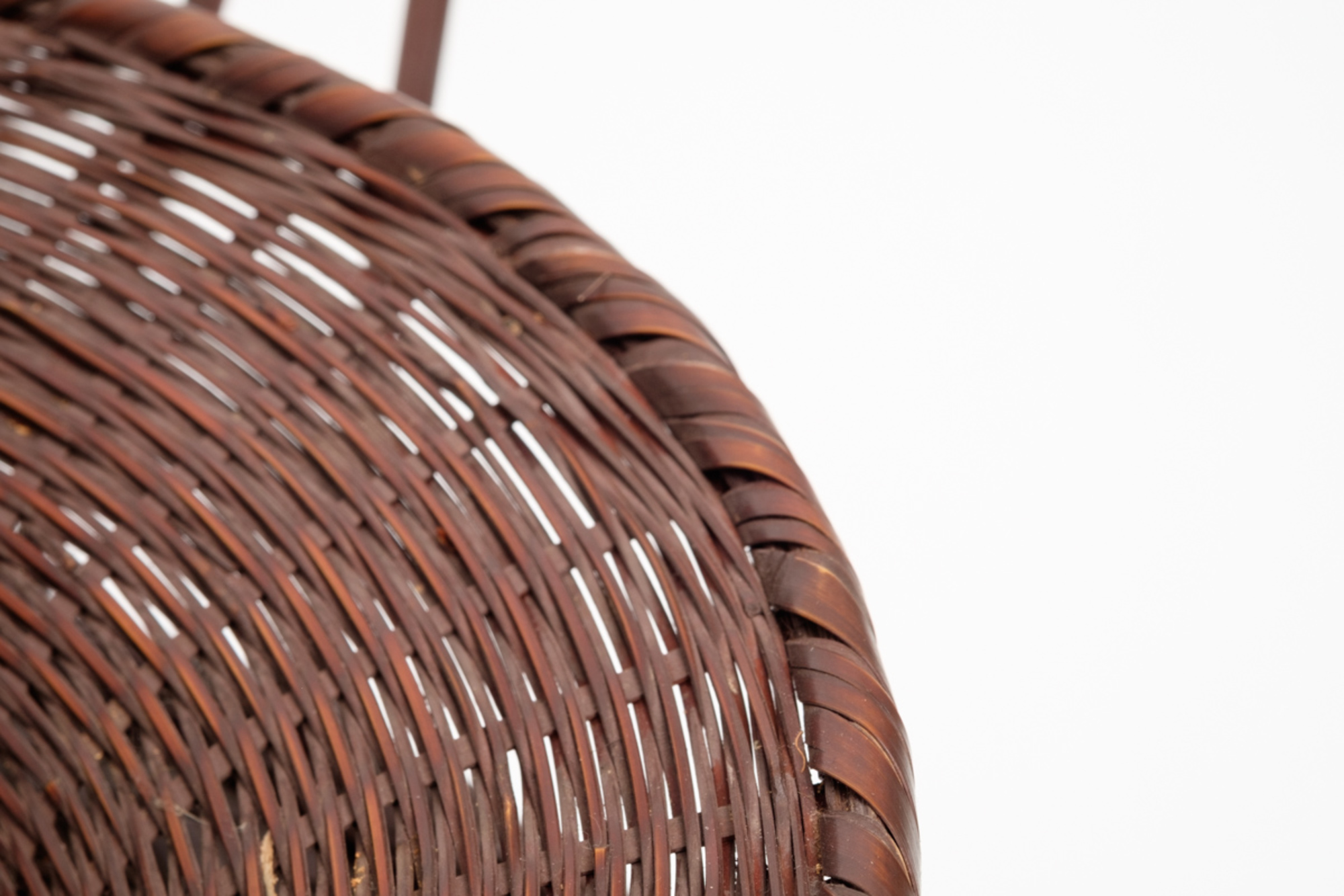 A round fine wickerwork ikebana basket