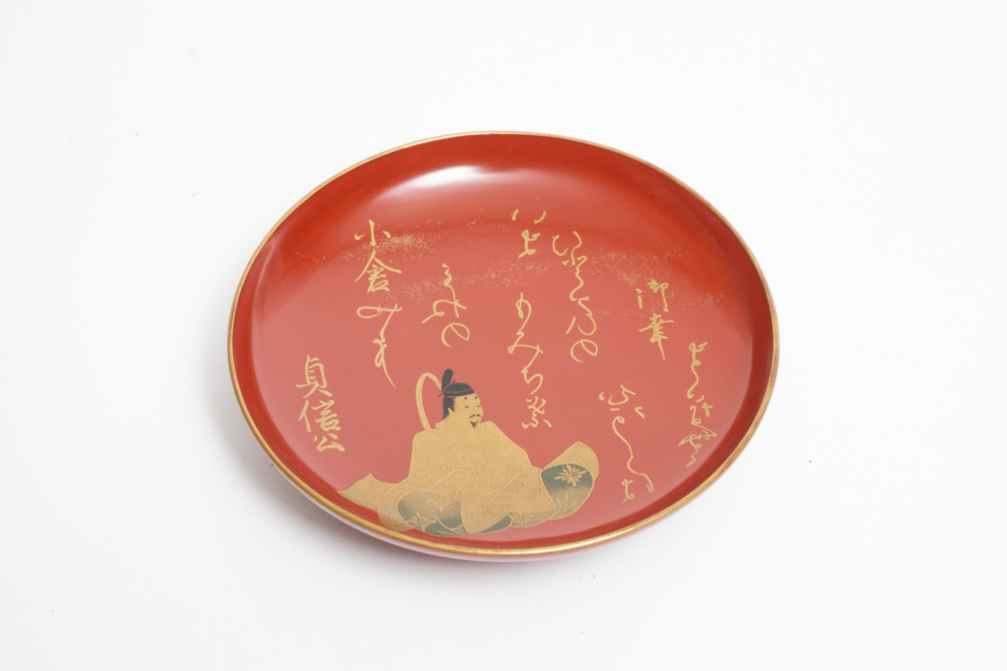 A lot with 30 pieces flat red lacquered sake-plates (hikisakazuki)
