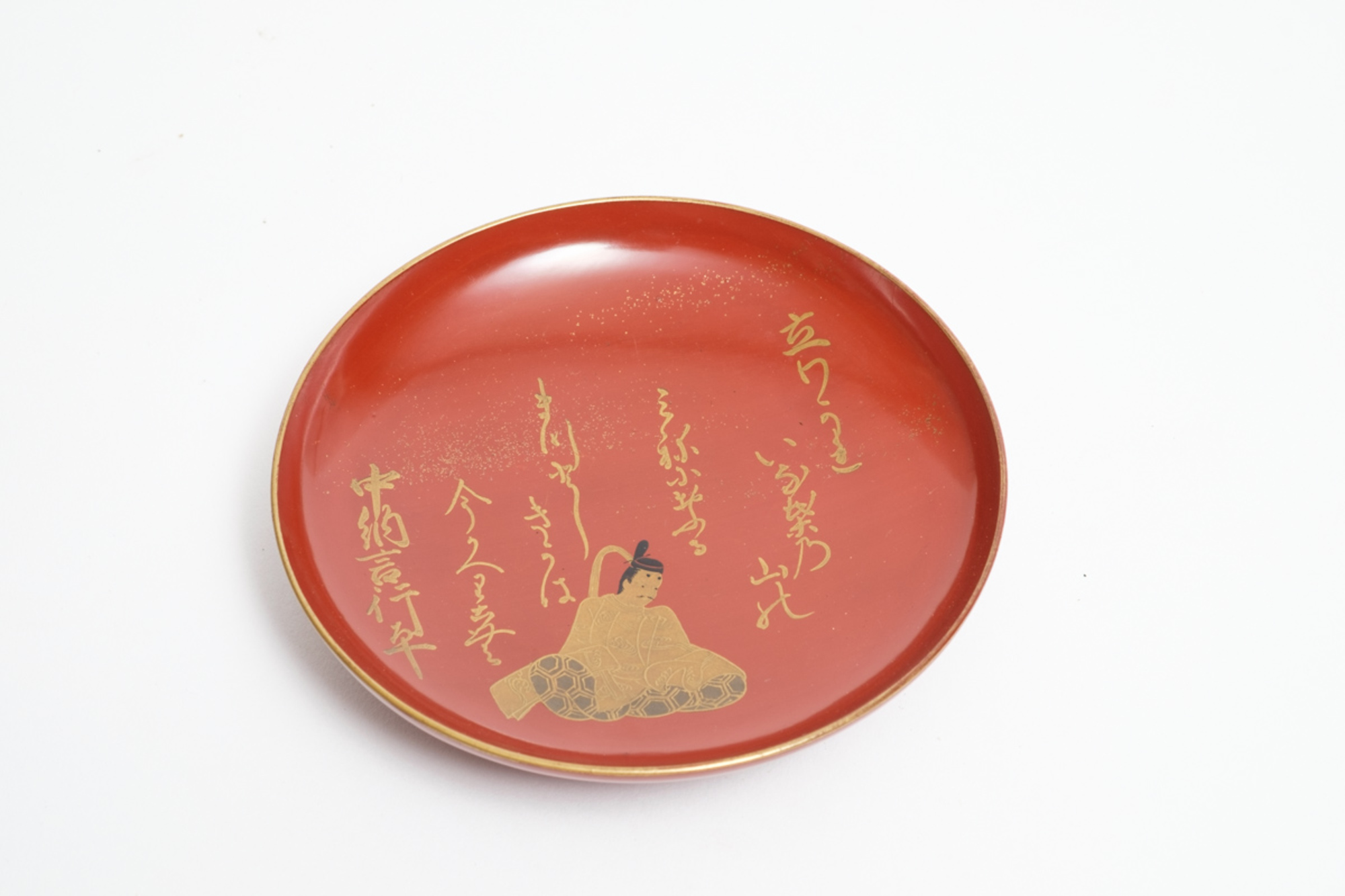 A lot with 30 pieces flat red lacquered sake-plates (hikisakazuki)