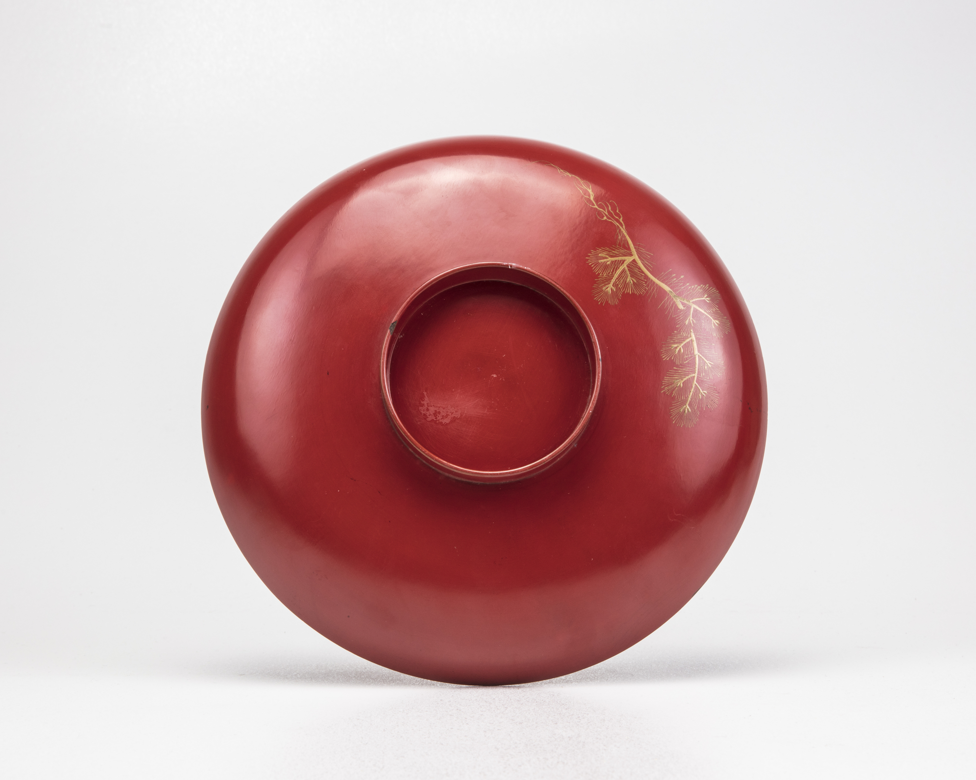 A JAPANESE RED LACQUERED DISH, MEIJI PERIOD (1868-1912)